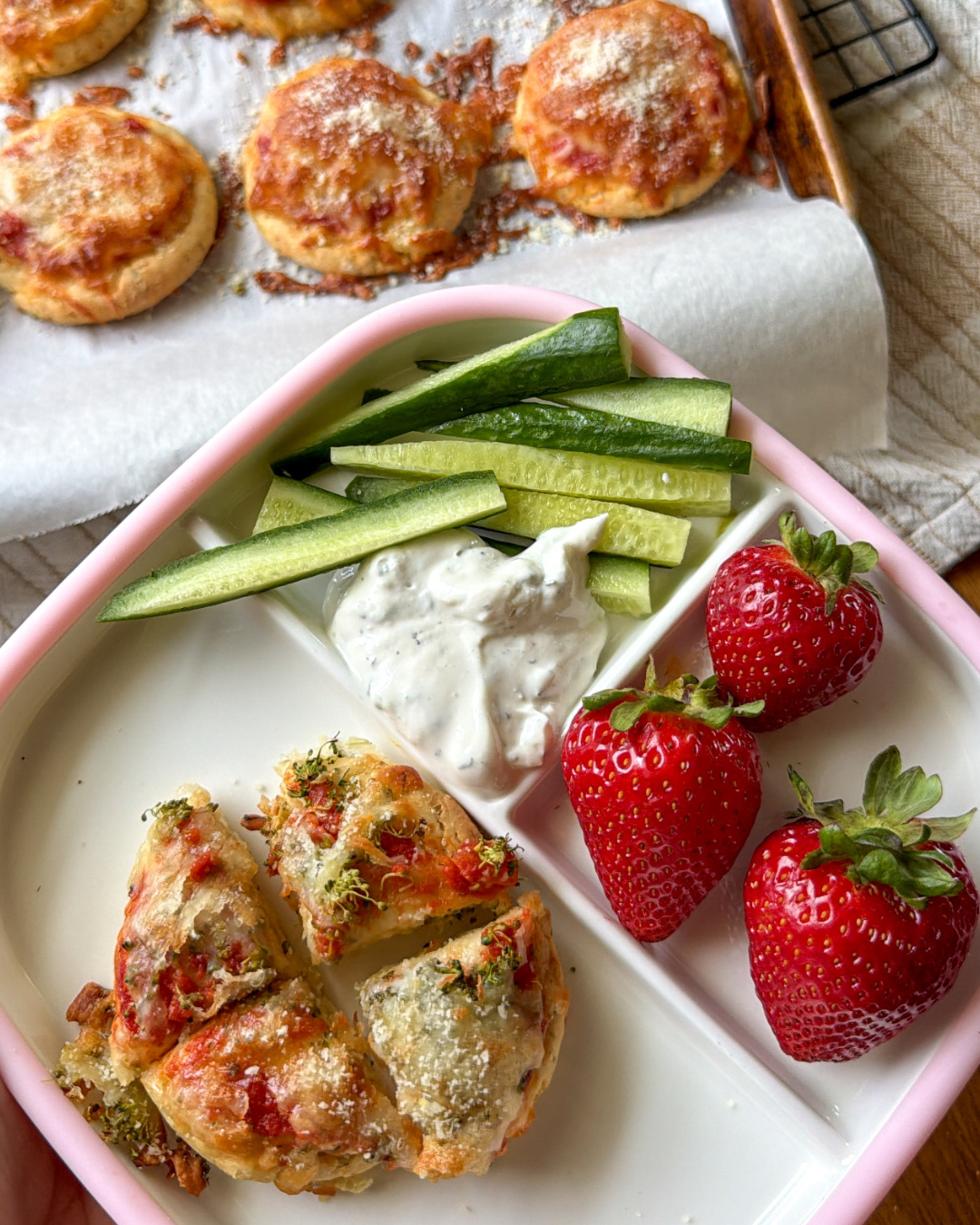 Mini Pizzas for Kids (easy Greek yogurt pizza dough!) - Toddler ...